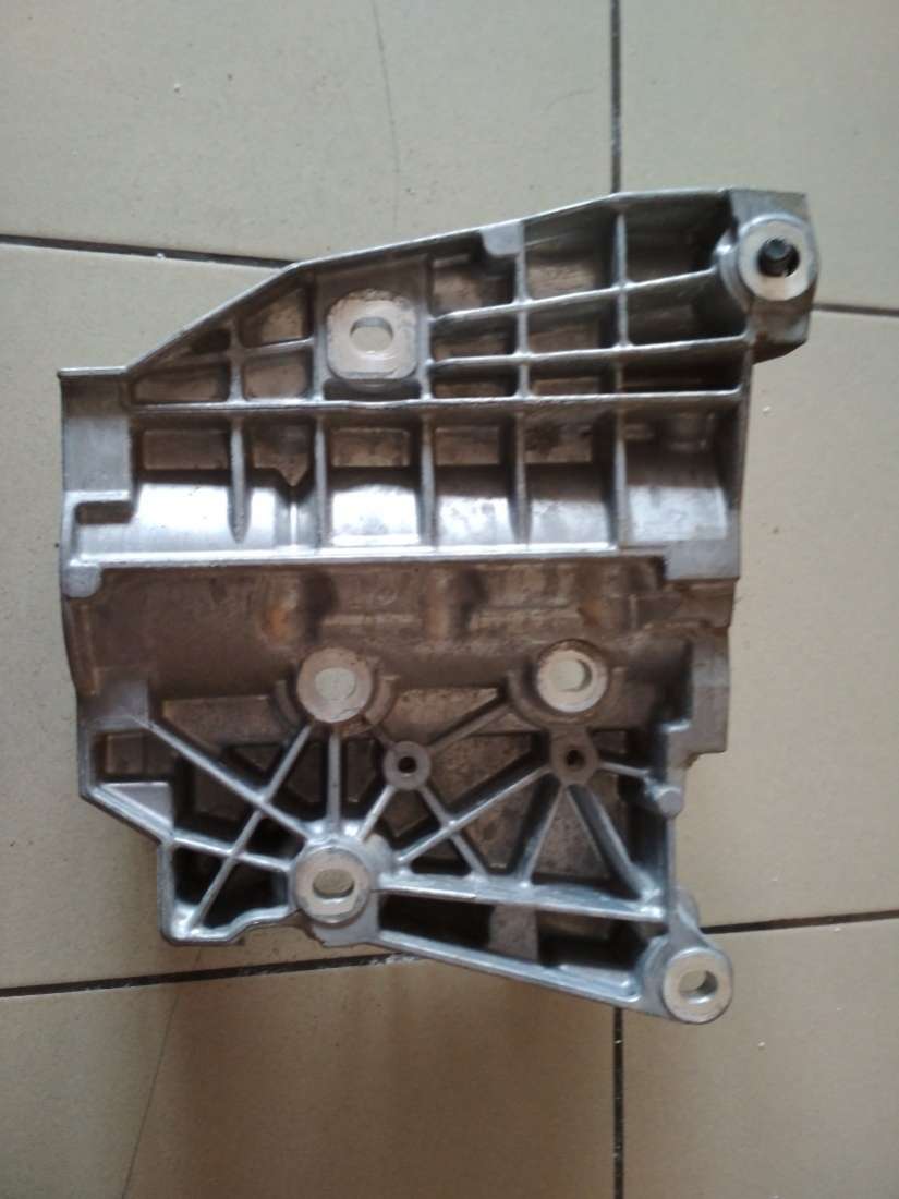 Кронштейн двигателя Land Rover Discovery sport (2014 - 2022) — купить ...